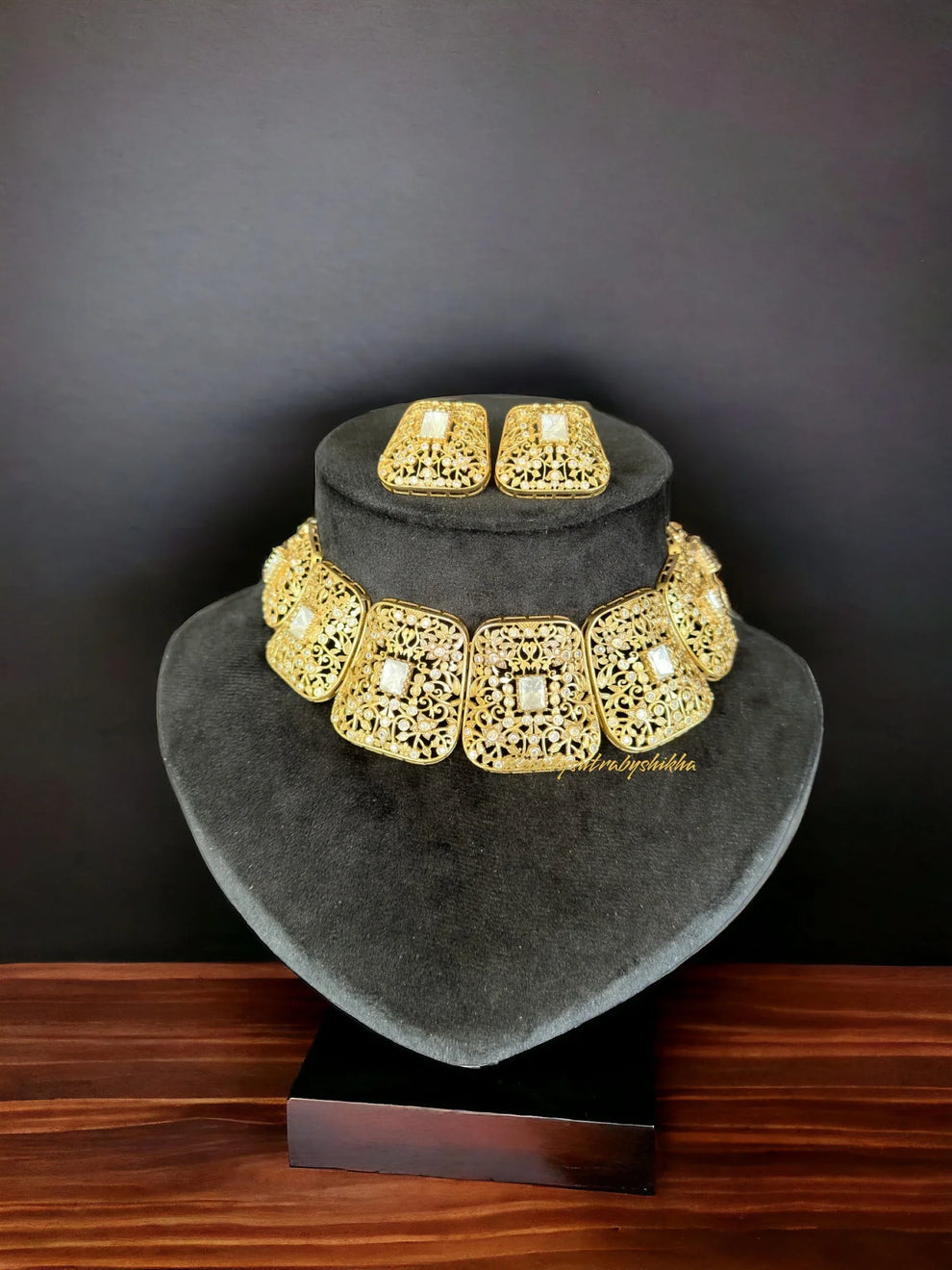 Elegant Gold Mesh Choker Necklace Set with Statement Earrings ...